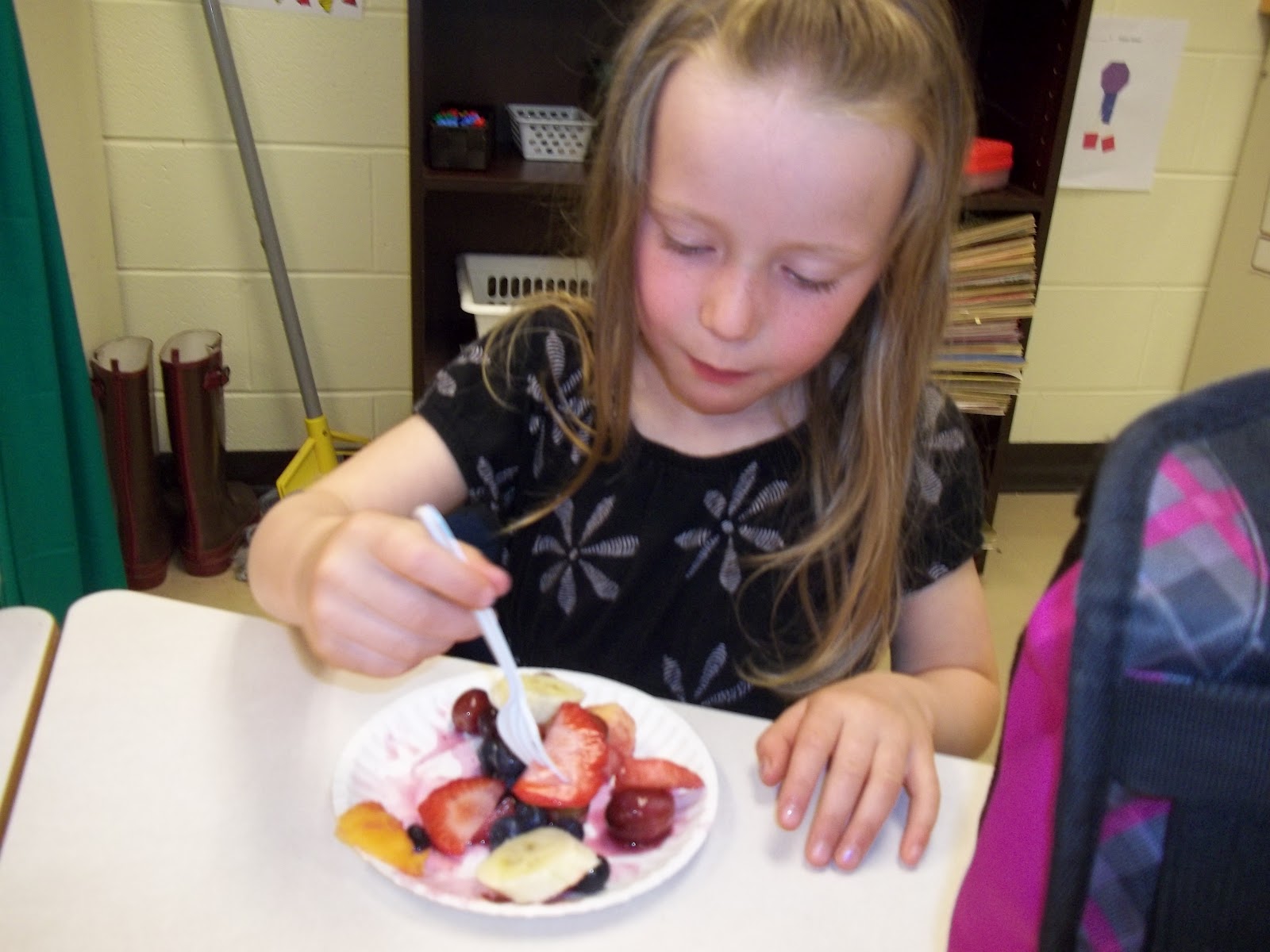 Kindergarten: FRIENDSHIP FRUIT SALAD