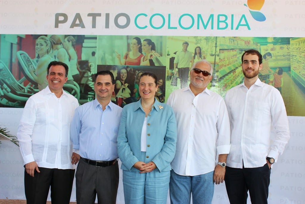 Sociales y Turismo: Patio Colombia, Amplio Centro Comercial y Punto de ...