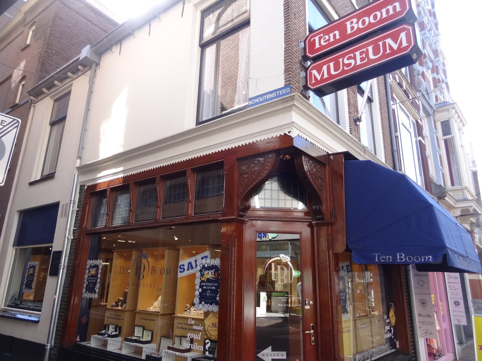 Tiptoe through the tulips with me!: Corrie Ten Boom House/The BéJé