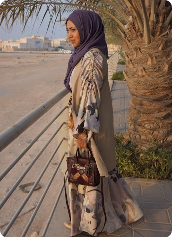 Tentang April Hatni dan April Diary