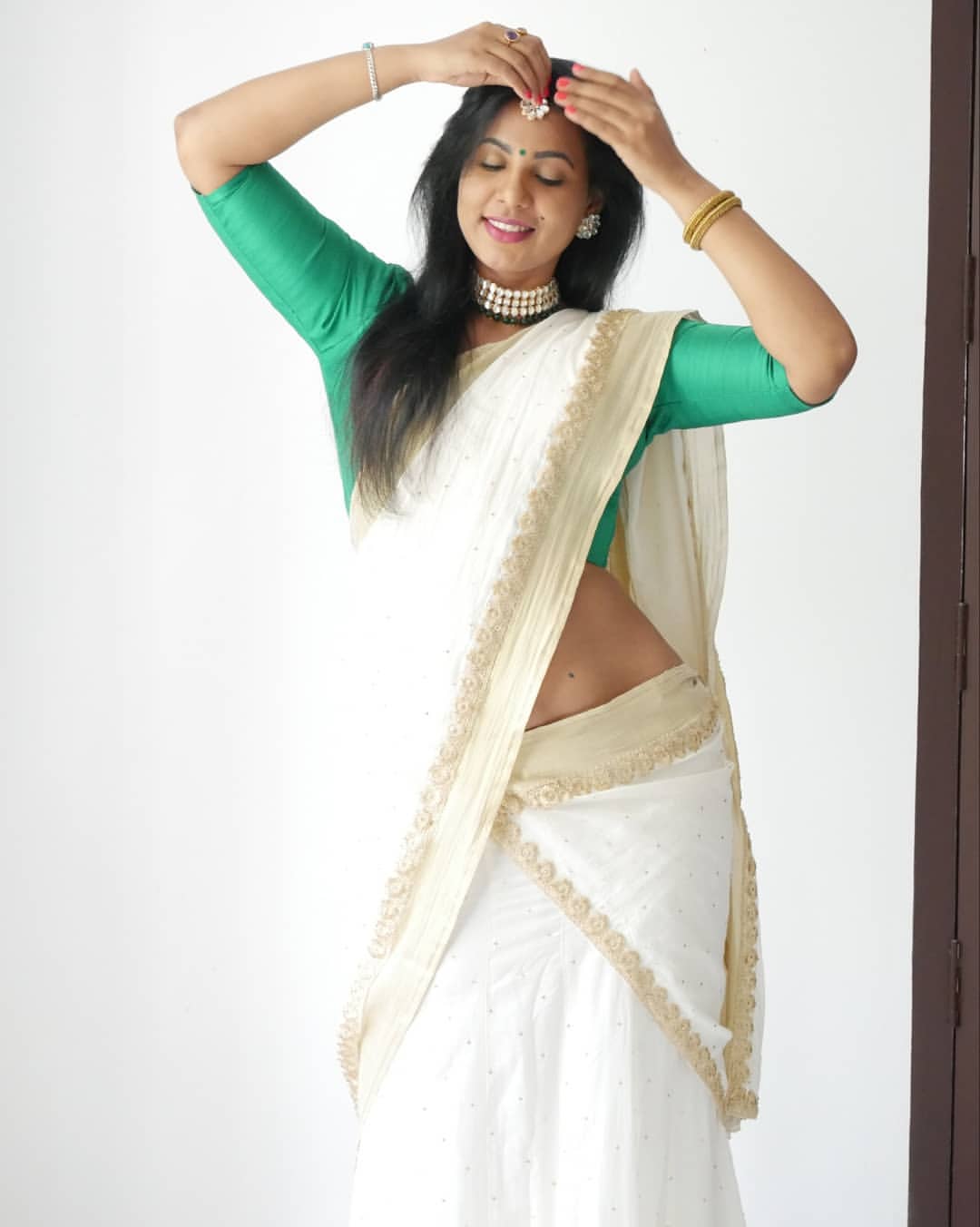 Sexy Saree Lover - Bold model in saree