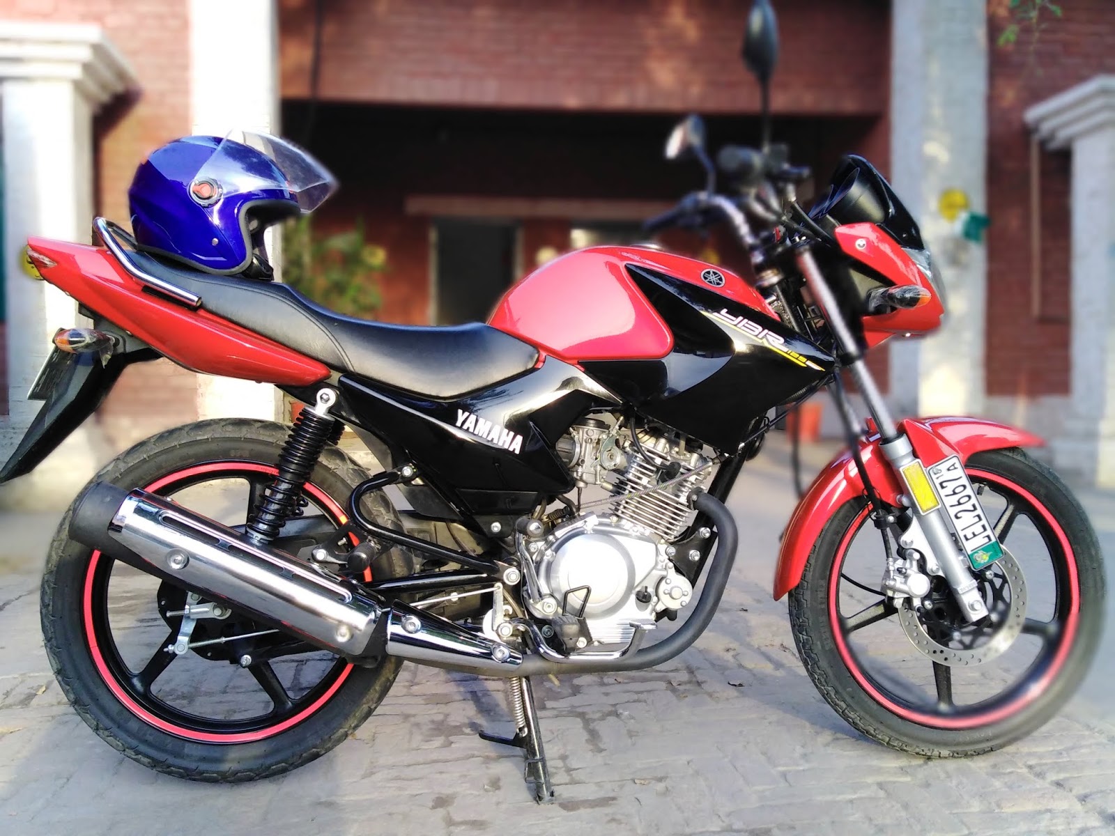 Maazullah: Yamaha YBR - Flirting with sunlight