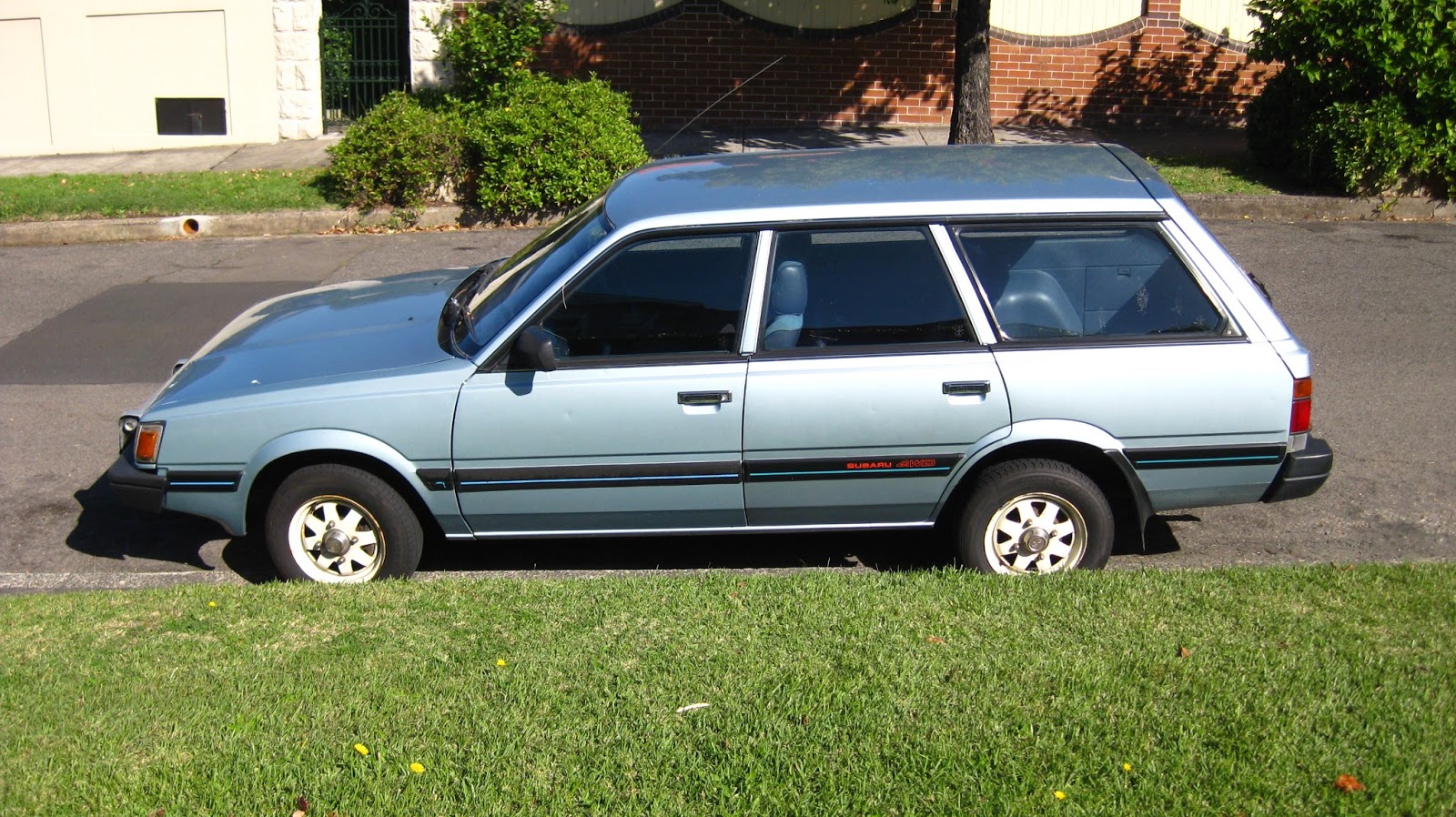 Aussie Old Parked Cars: 1994 Subaru L Series 4WD Sportswagon