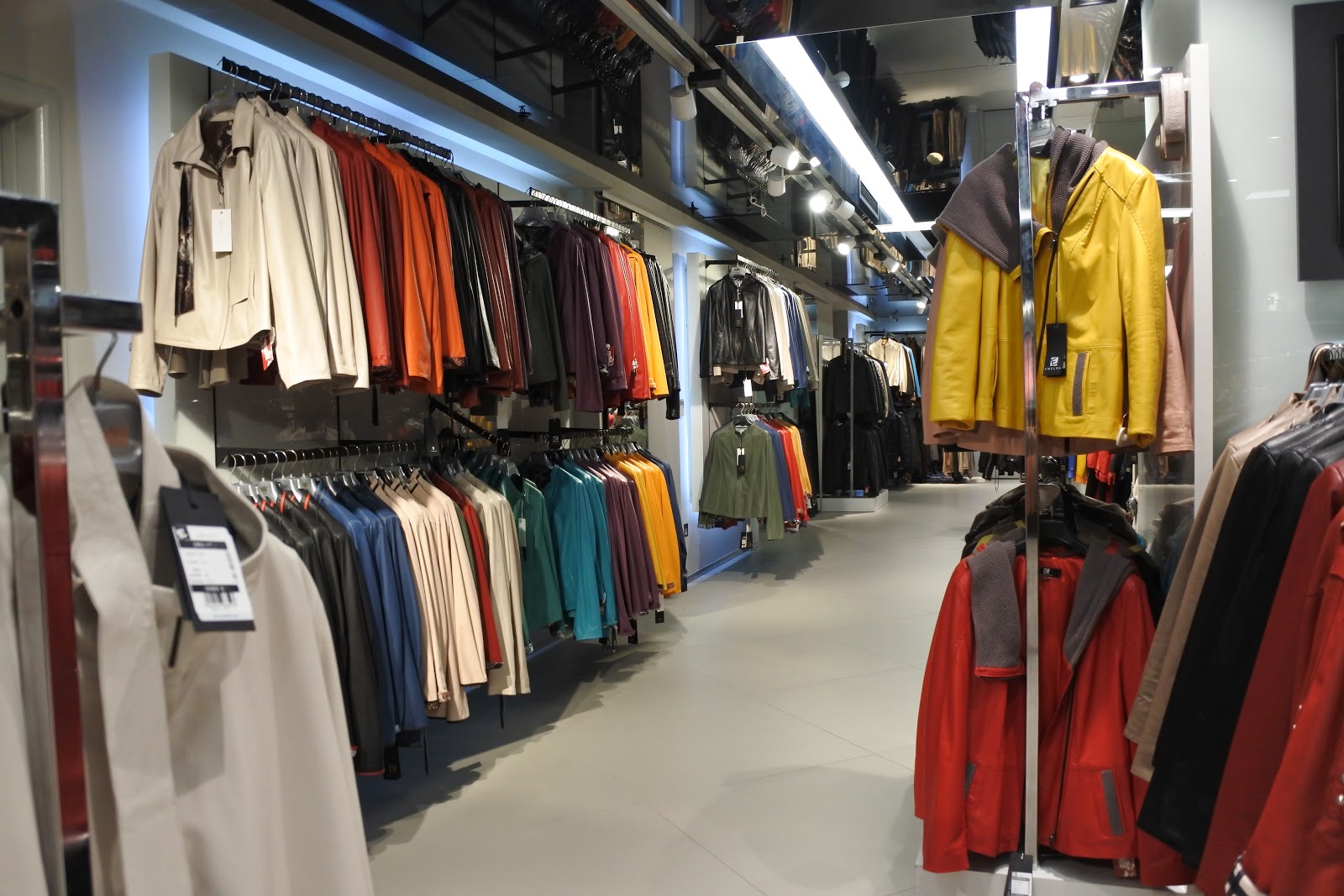 Pengalaman Berkunjung ke Emelda Leather & Fur, Toko Jaket Kulit Asli di ...