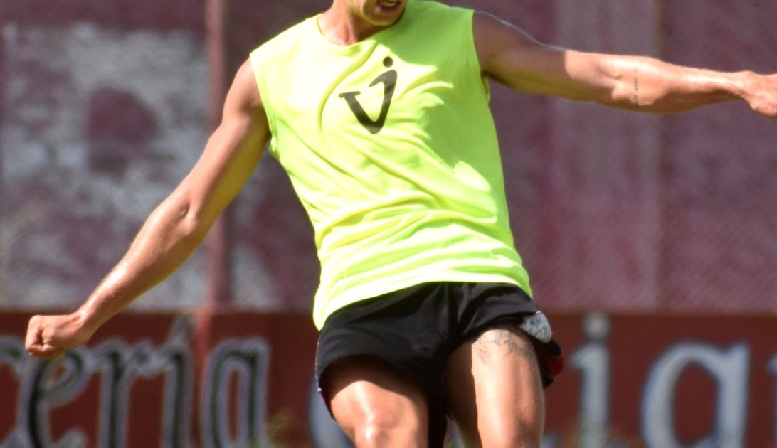 Revista Tribuna Roja: EL VOLANTE NICOLAS ROSSETTI ES LA NUEVA INCORPORACION