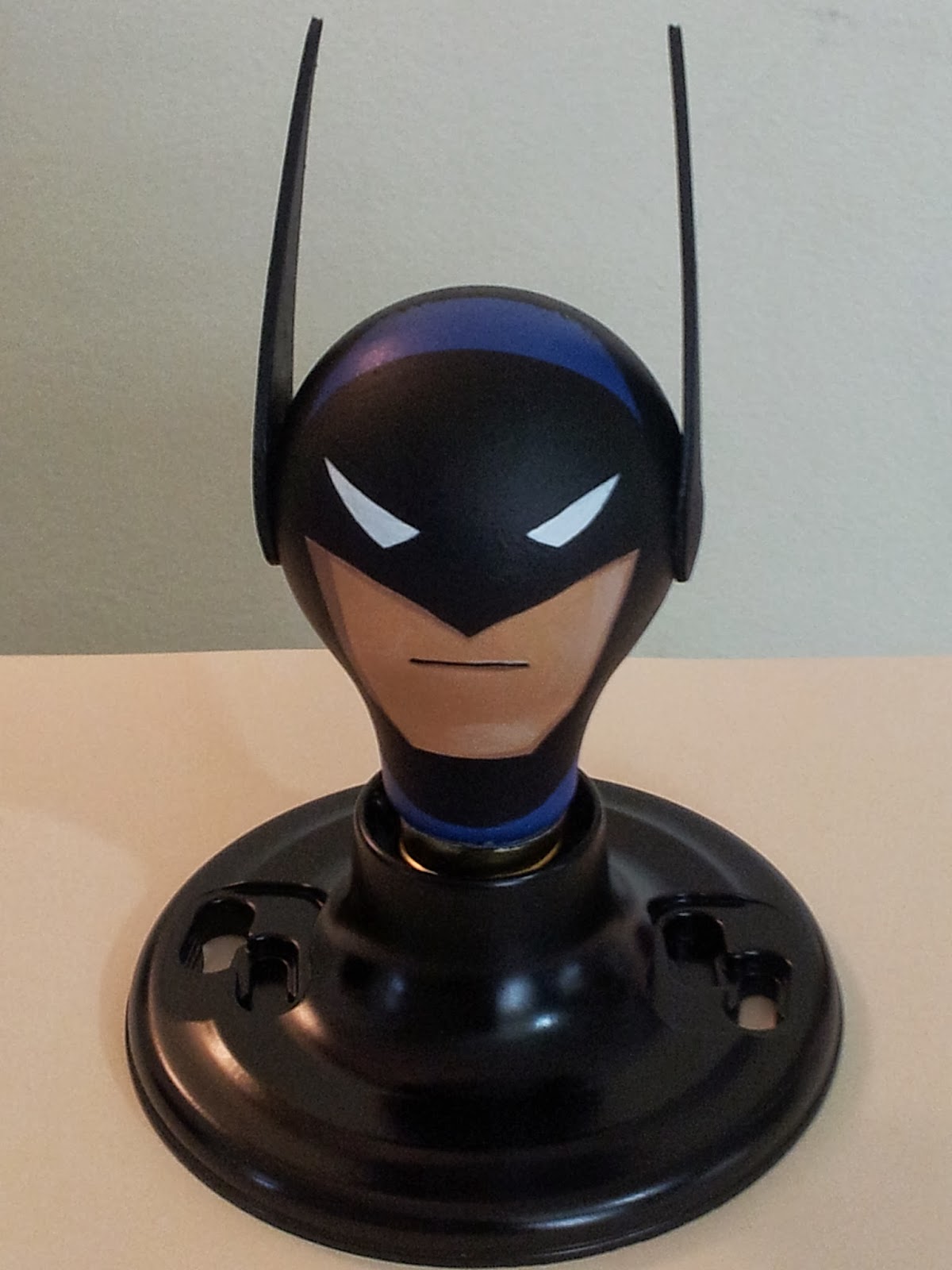 THE LIGHT BULB ART OF CHRIS MASON: BATMAN: JLU Light-Bulb Portrait