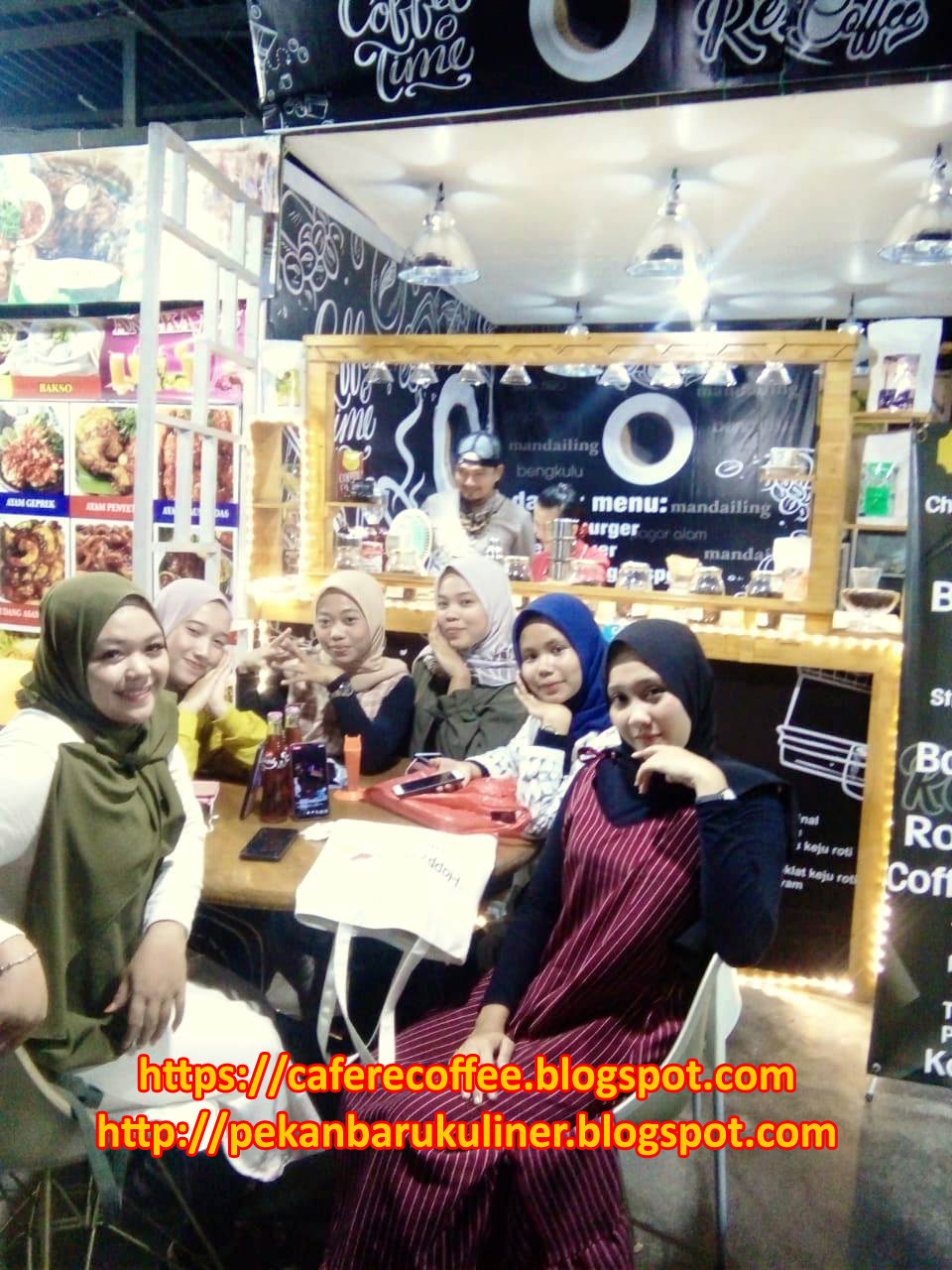 SUASANA DAN INTERIOR RECOFFE, RECHISZ, DAN RADEN CAFE AND RESTO ~ ReCoffee