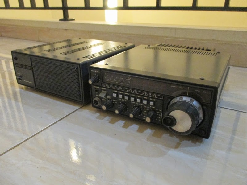 Gromikom Radio: Yaesu FT-707 HF SSB Transceiver + FP-707 PSU