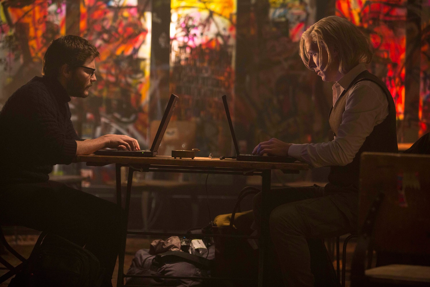 Primeras imágenes y trailer de la película "El Quinto Poder" - PROYECTOR XD