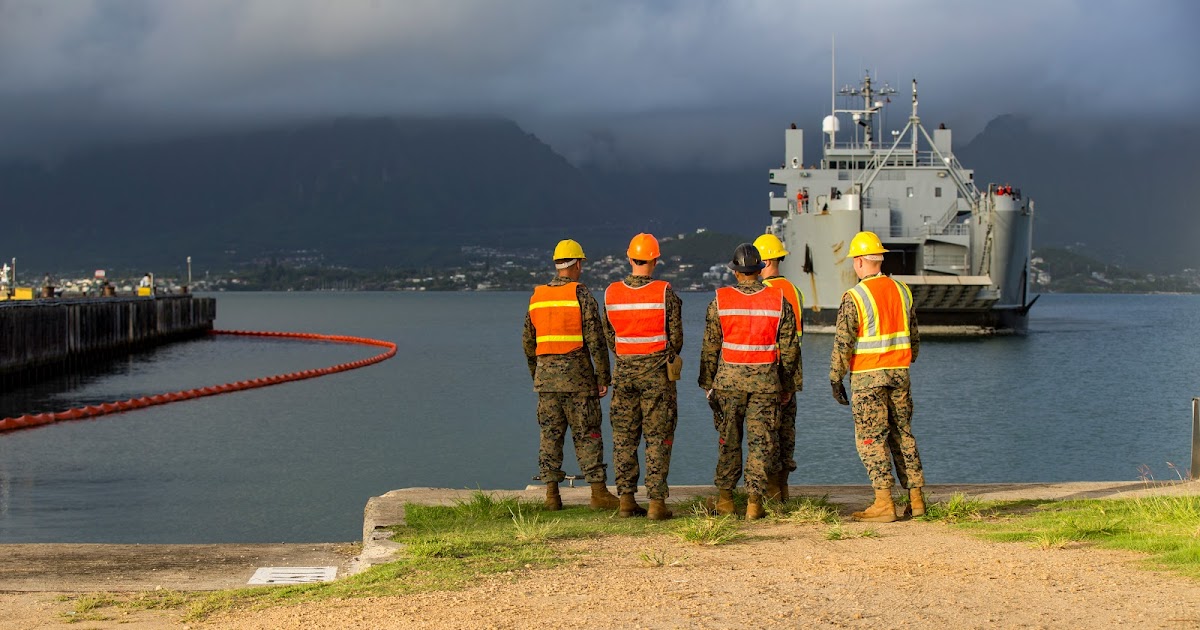 SNAFU!: US Army Logistic Support Vessels onload AAVs...pics by Sgt ...