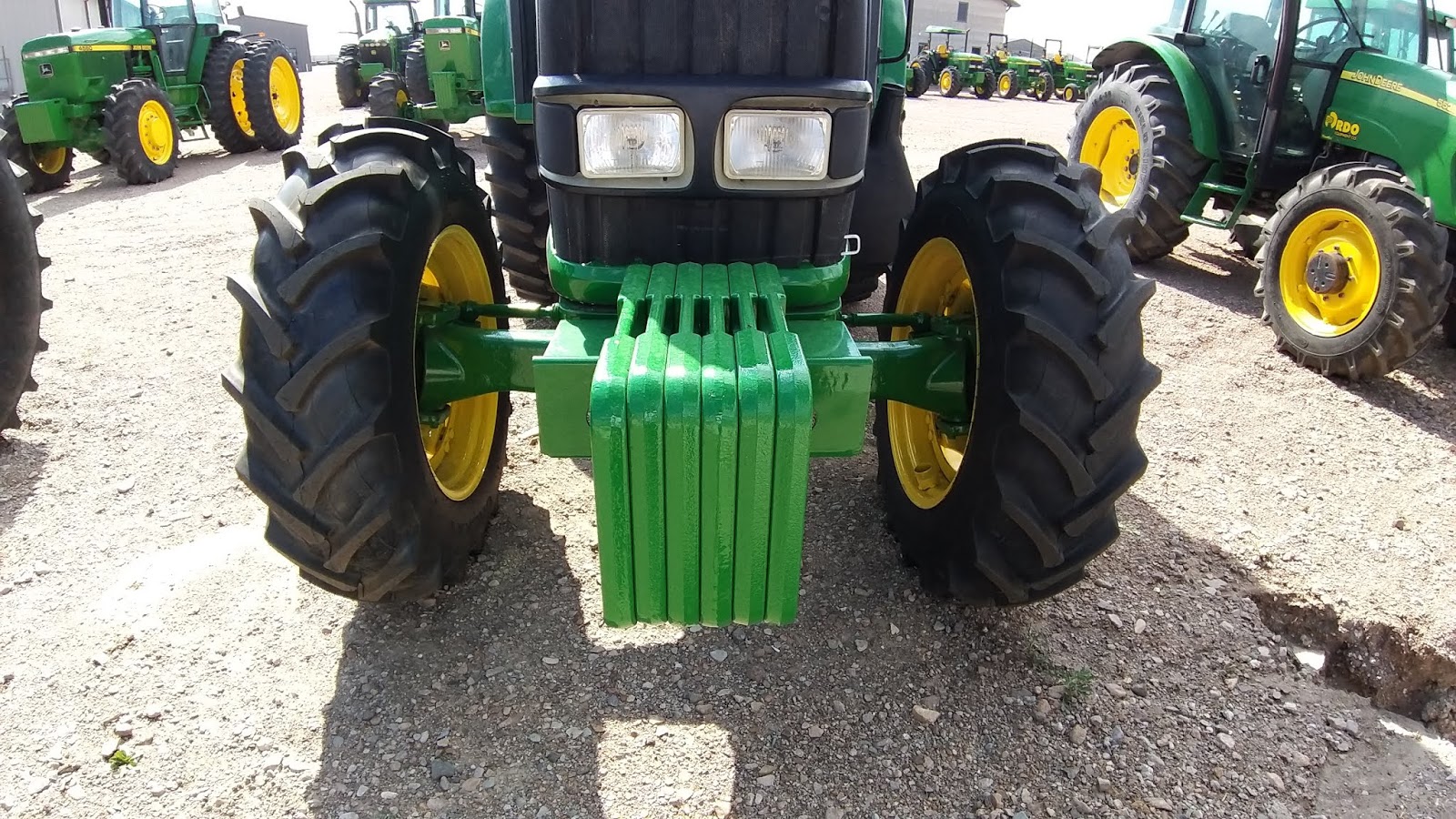 MAQUINARIA AGRICOLA INDUSTRIAL: Tractor John Deere 6615 $33,000 Dlls.