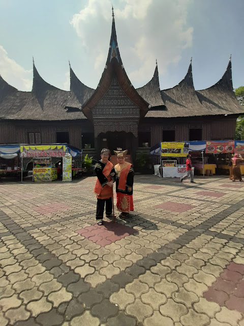 ULANG TAHUN PERKAWINAN DATUK MARINGGIH DAN SITI NURBAYA