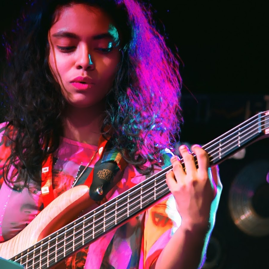 Learn to play Bass Guitar: Cool Young Female Bass Players