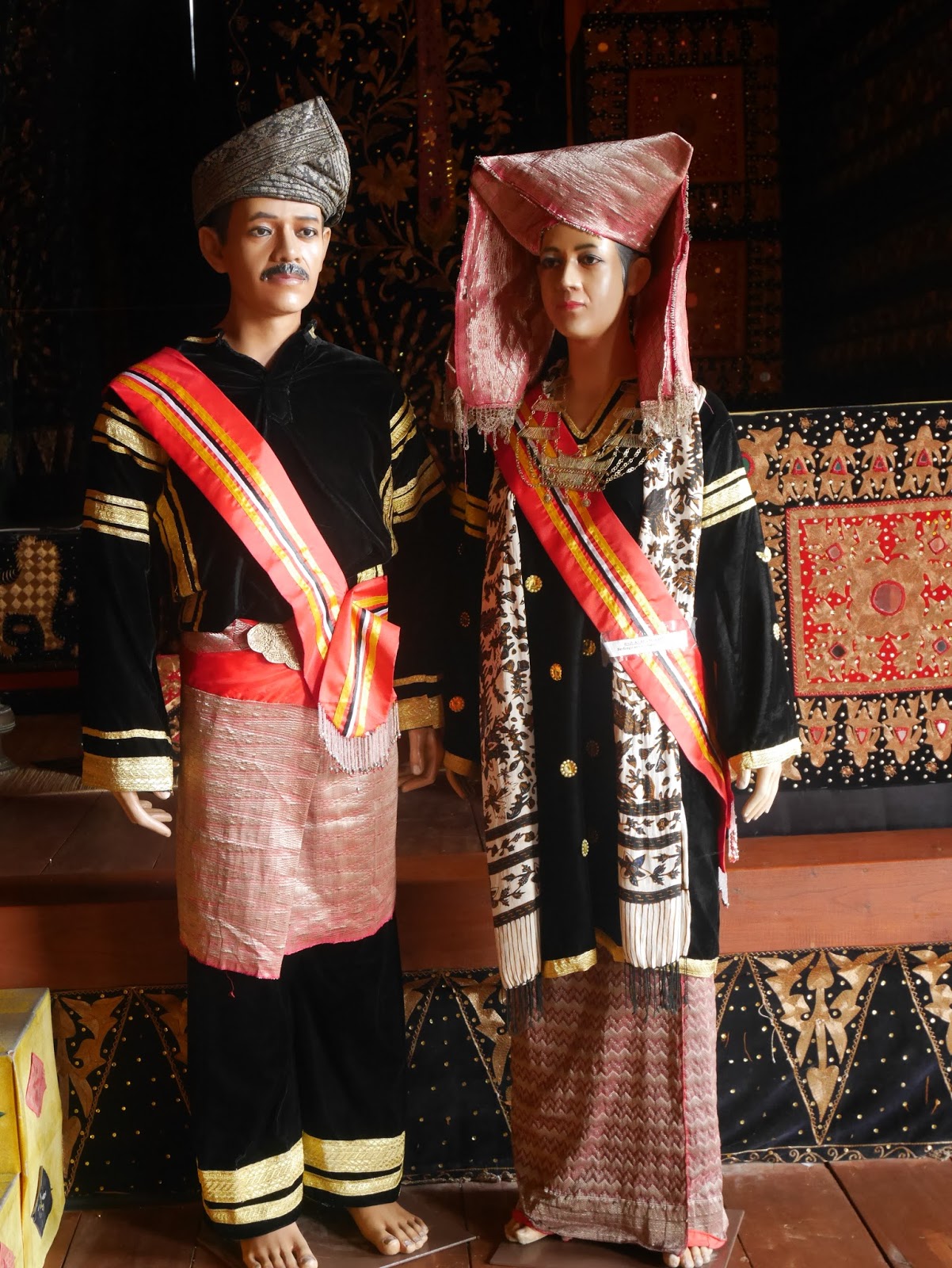 Kau Yang Satu: HARI KEDUA DI BUKIT TINGGI SUMATERA BARAT - ISTANA PAGAR ...