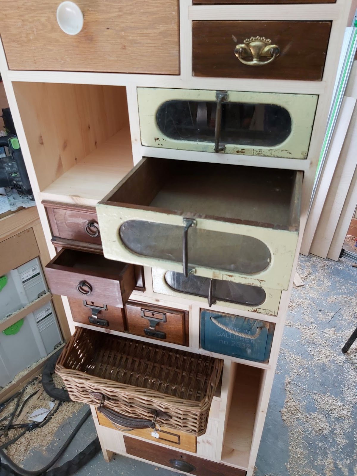 An English Homestead: Odd Drawer Unit