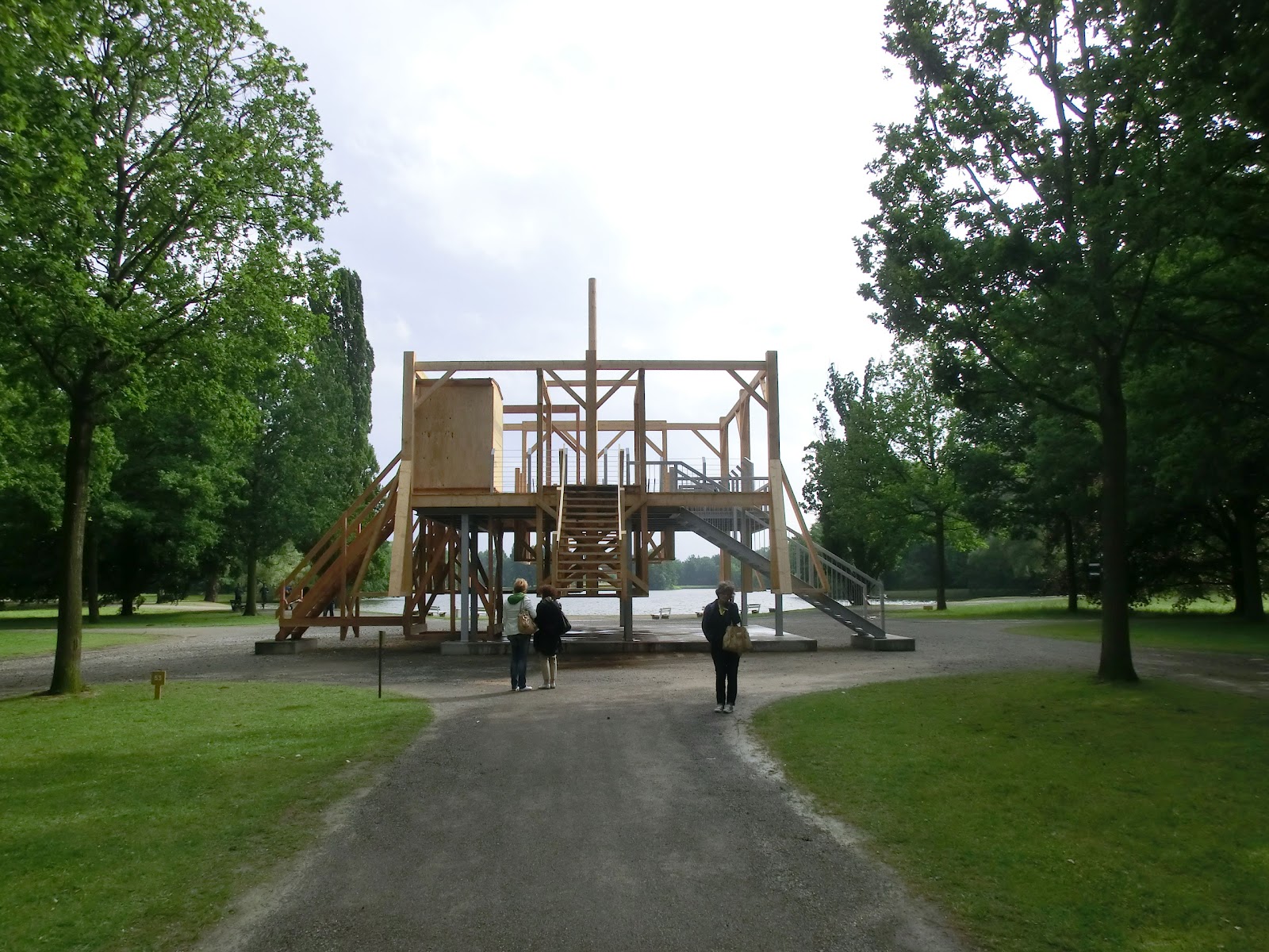 El arte de husmear de Carlos Jiménez: El patíbulo de Sam Durant.