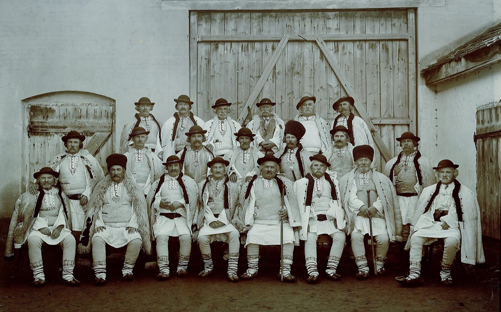 Telegraful Român: Portul popular românesc din Mărginimea Sibiului ...