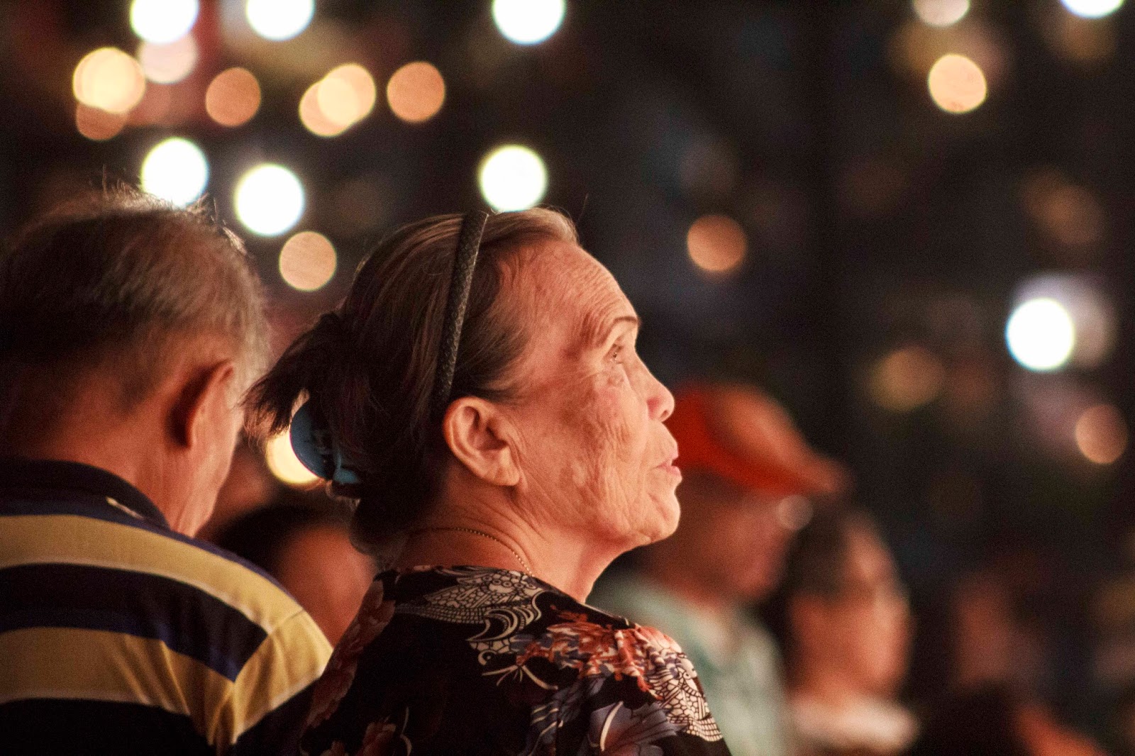 Pardo Catholic Cemetery: A Thousand and One Lights on All Souls' Day ...