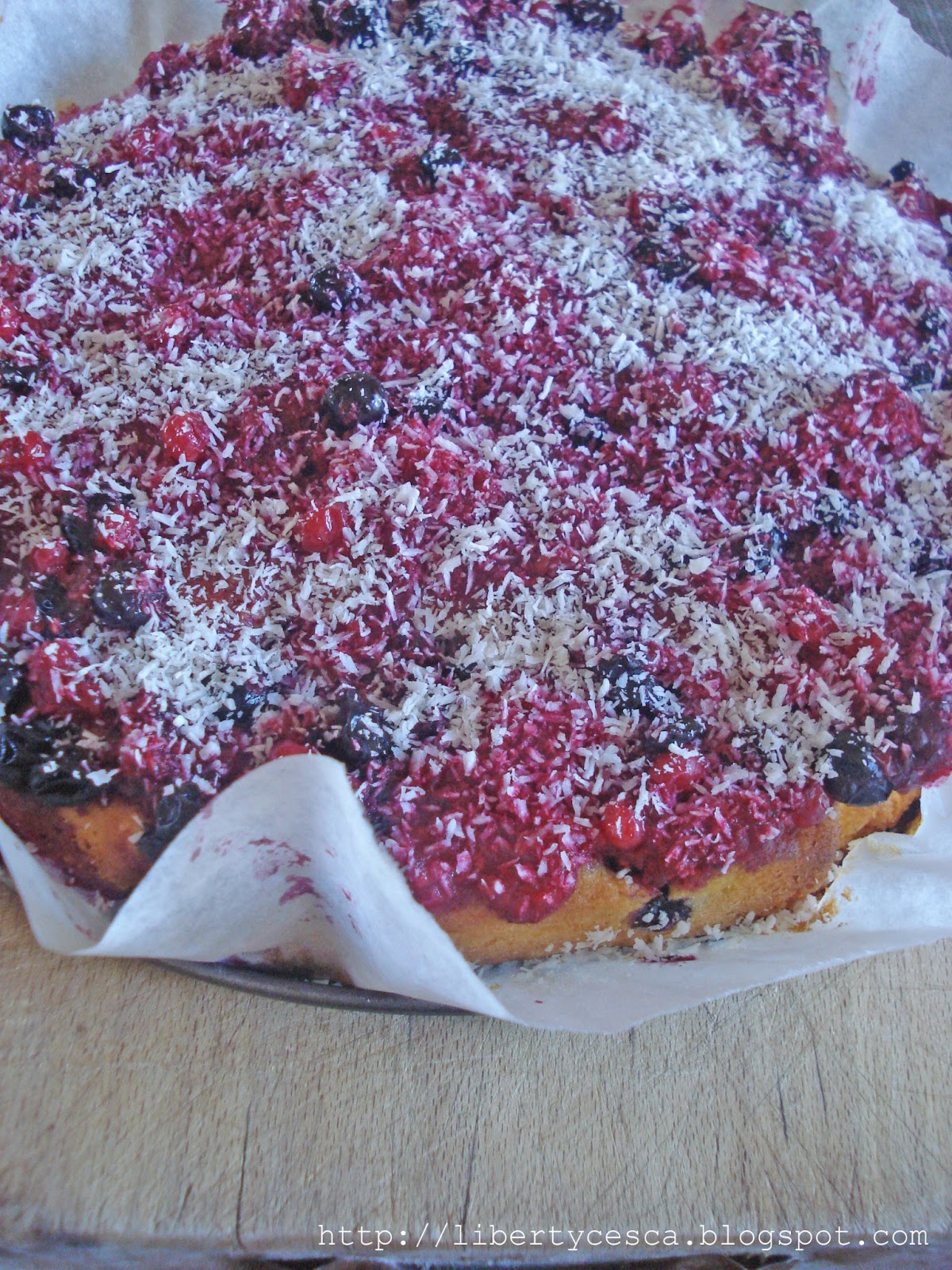 Torta al cocco e frutti di bosco / Cake with coconut and wild fruits ...