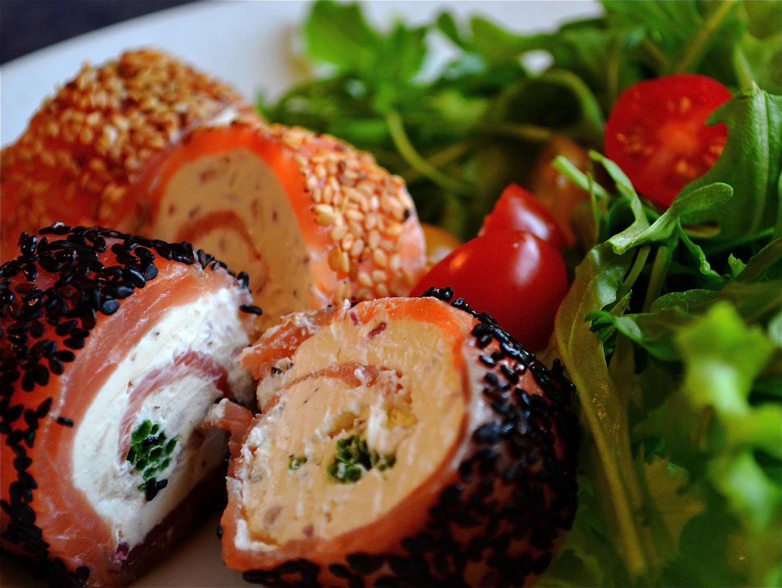 mmm recept: Laxrullar med Philadelphiaost och rödlök