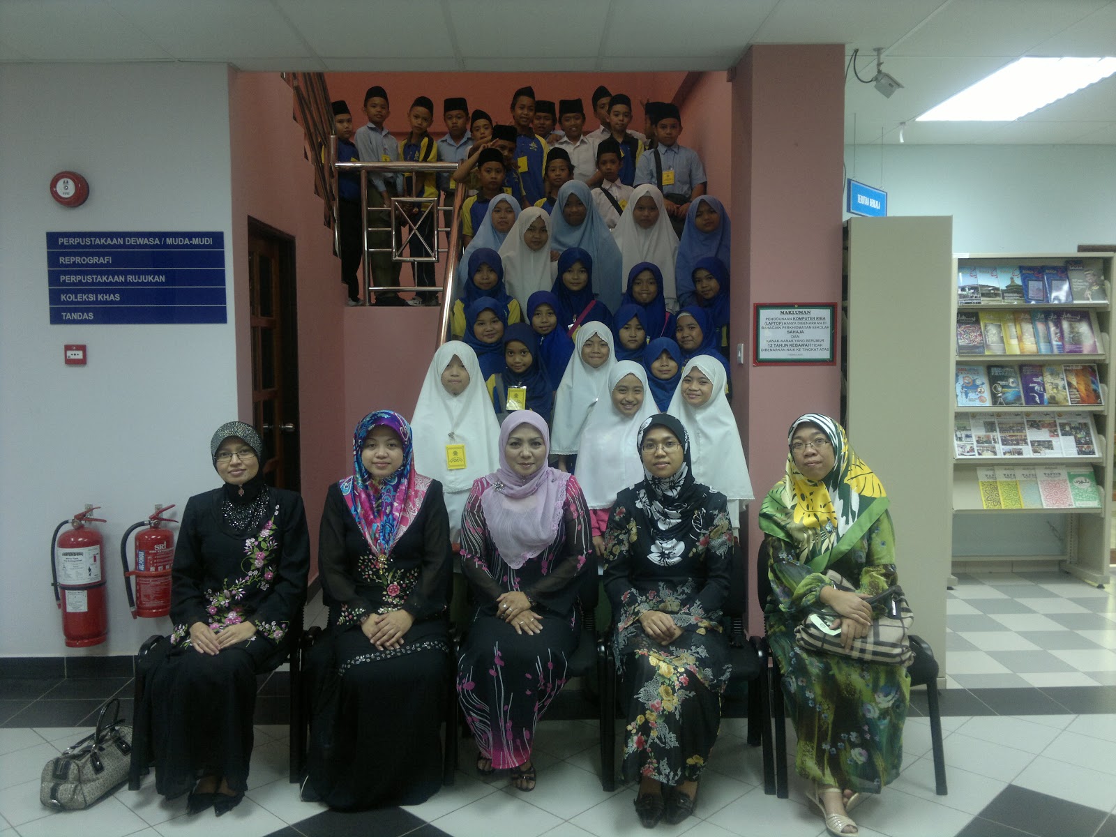 Perpustakaan Dewan Bahasa dan Pustaka Sengkurong: Lawatan dari Sekolah ...