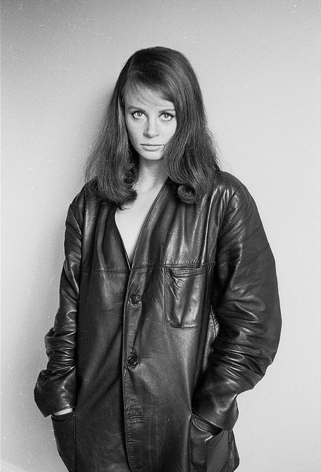 Beautiful Photos of English Actress Sarah Miles in the 1960s and ’70s ...