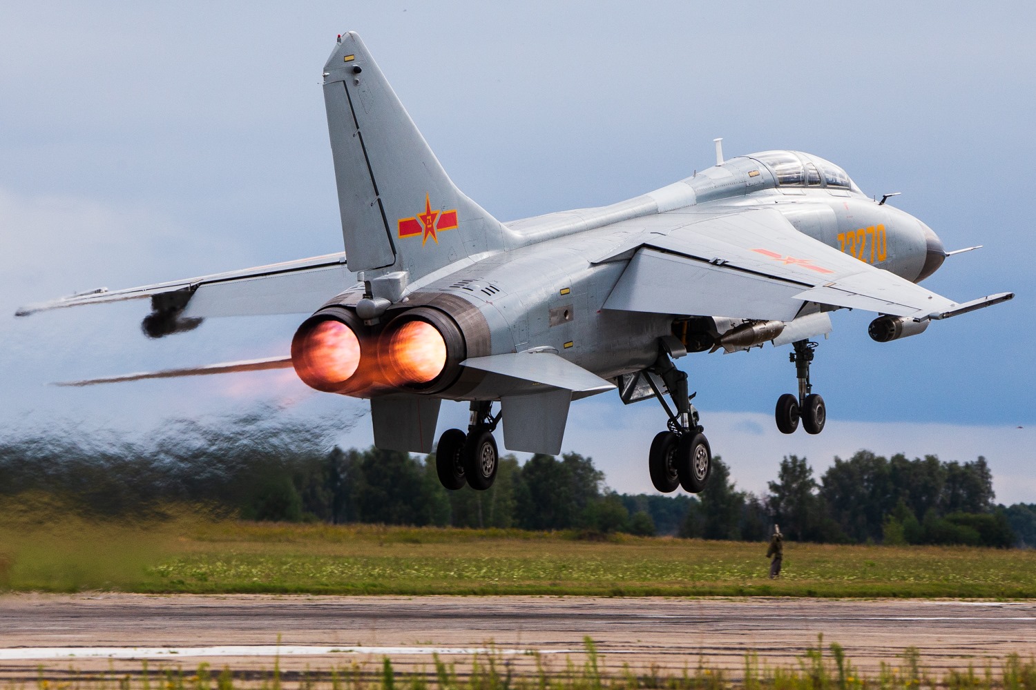 AAG_th บันทึกประจำวัน: เครื่องบินขับไล่ทิ้งระเบิด JH-7AII รุ่นใหม่เข้า ...