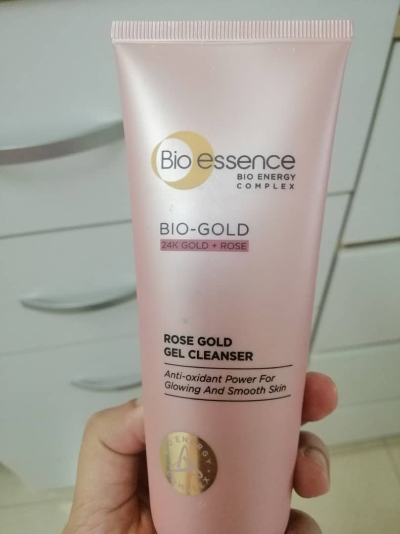 Sweet.Sour.Bitter: Review: Bio Essence Rose Gold Gel Cleanser & Water