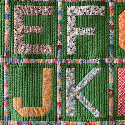klein meisje quilts: alphabet blocks, quilt completed