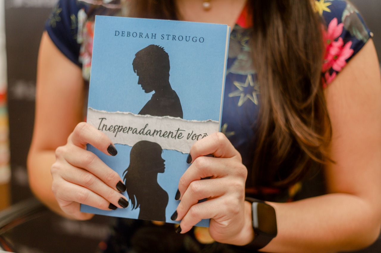 PS Amo Leitura: Conheça Deborah Strougo, autora de Inesperadamente Você