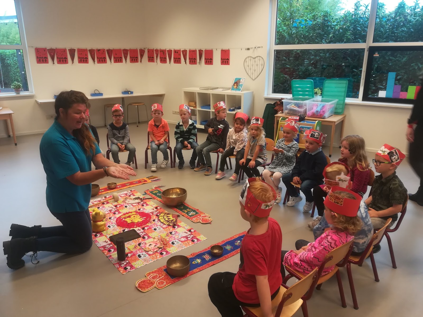 Groep 1 en 2 CBS Het Kompas in Vuren: Juf Anja 40 jaar op het Kompas Groep 1 en 2 CBS Het Kompas in Vuren: Juf Anja 40 jaar op het Kompas