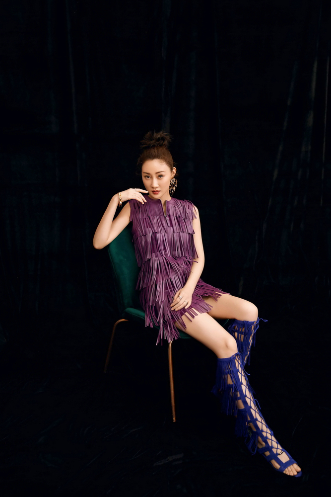 China Entertainment News: Lin Peng poses for photo shoot