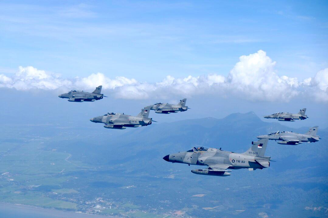 DEFENSE STUDIES: Aksi Seru Duel Udara Hawk 100/200 TNI AU-TUDM
