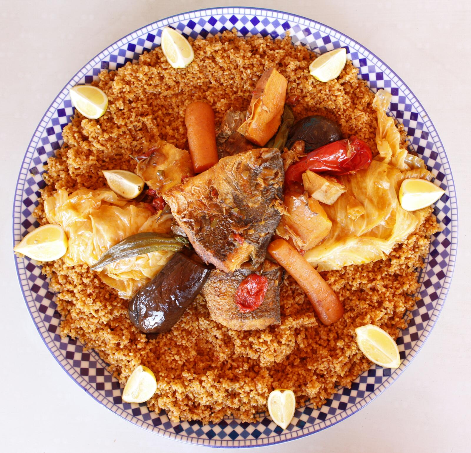 Pescado con arroz y verduras al estilo senegalés - Cocinar rico y sano