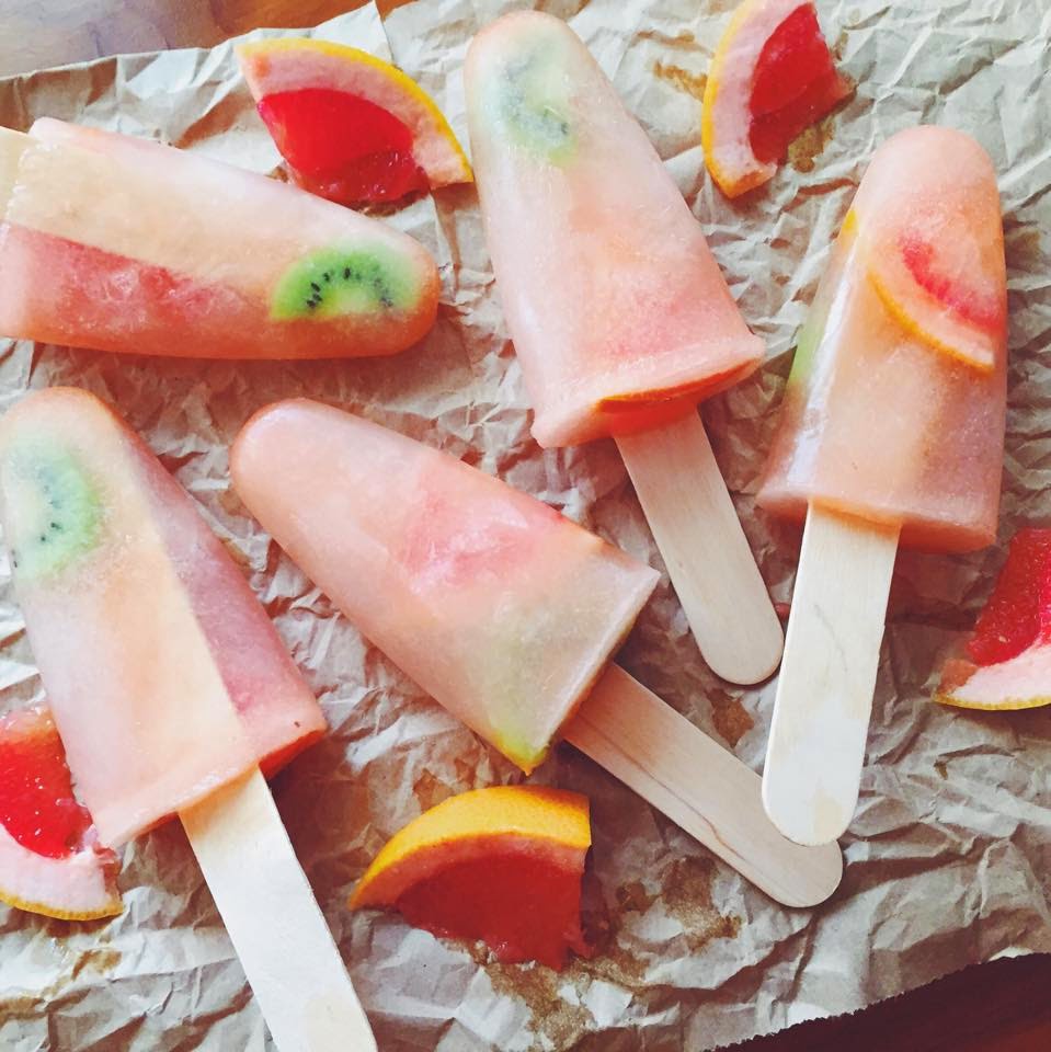 The Peachy Pear: KIWI + GRAPEFRUIT DETOX-POPS