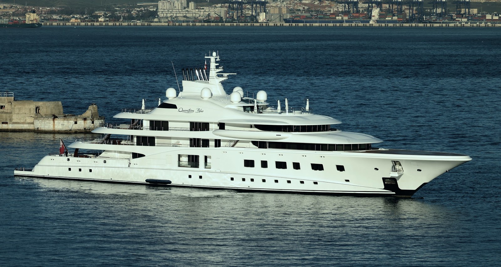 Sergio@Cruises: Super iates de luxo em Gibraltar, UK