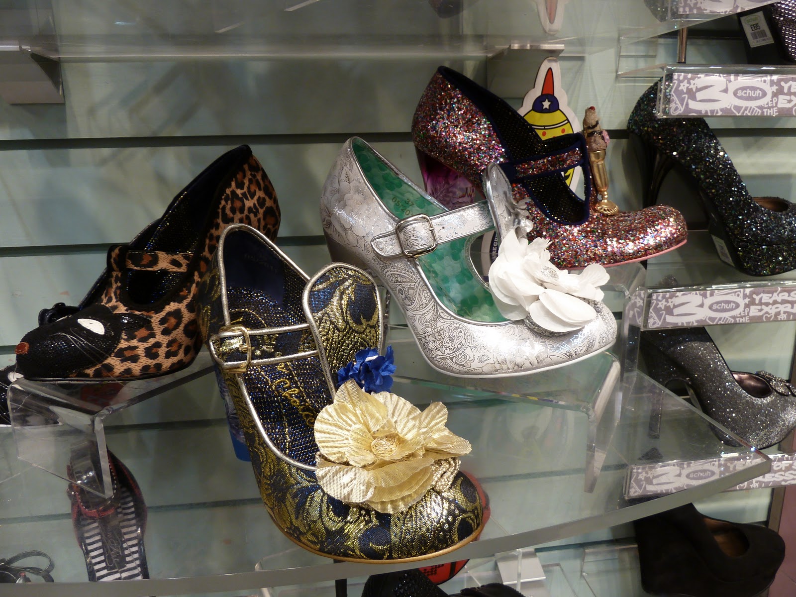 Motley Monroe's Crystal Maze: All things sparkly!'