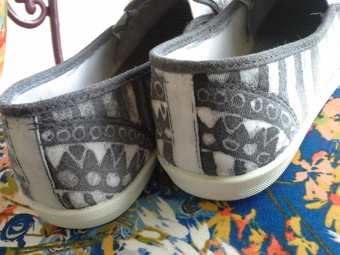 Carrie Ellen Art Studio: Batik Your Shoes!