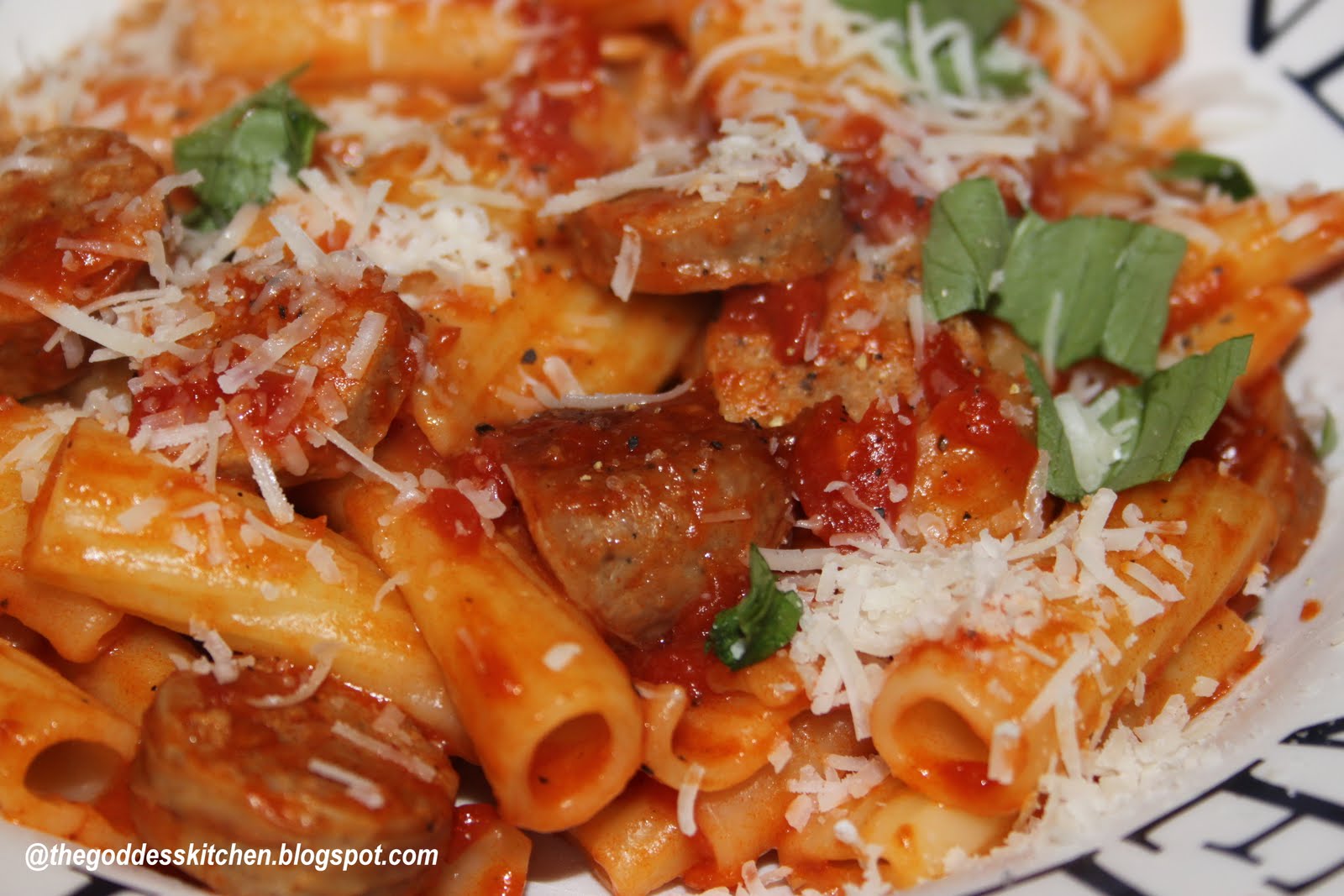 ♥ The Goddess's Kitchen ♥: Chunky Sausage and Tomato Pasta