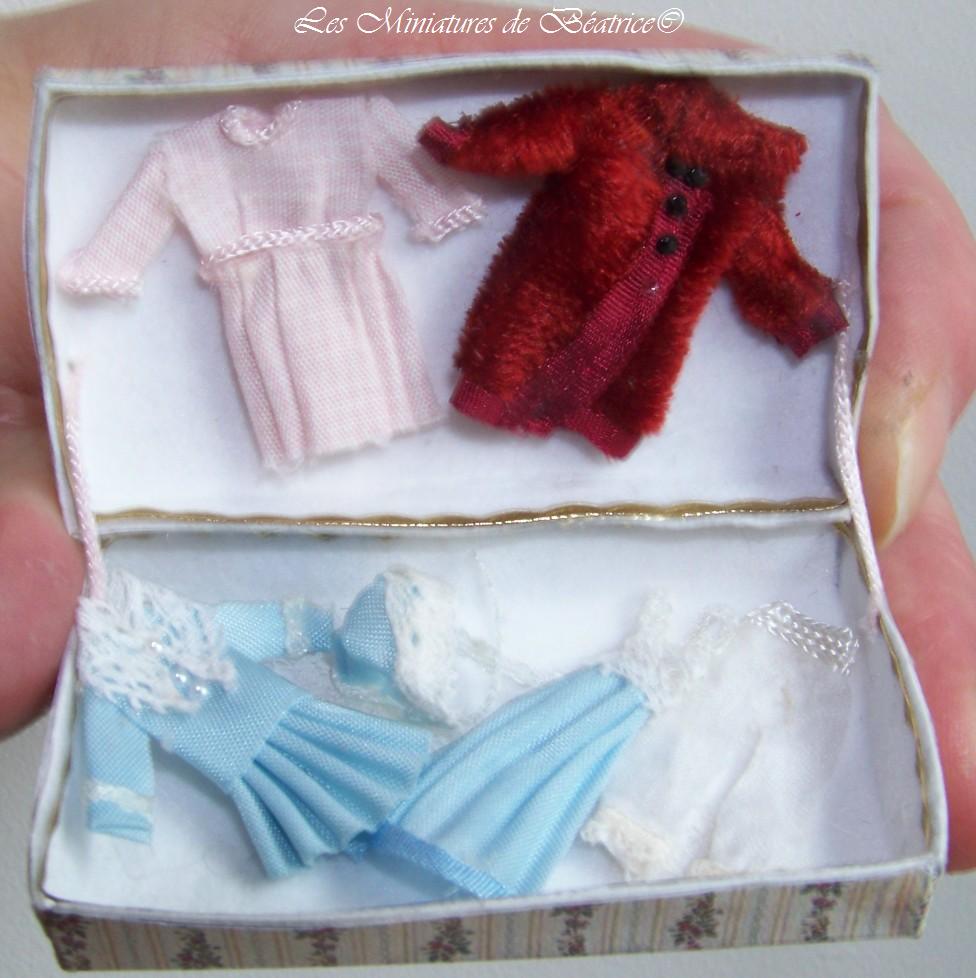 Les Miniatures de Béatrice: Une mini poupée et son trousseau