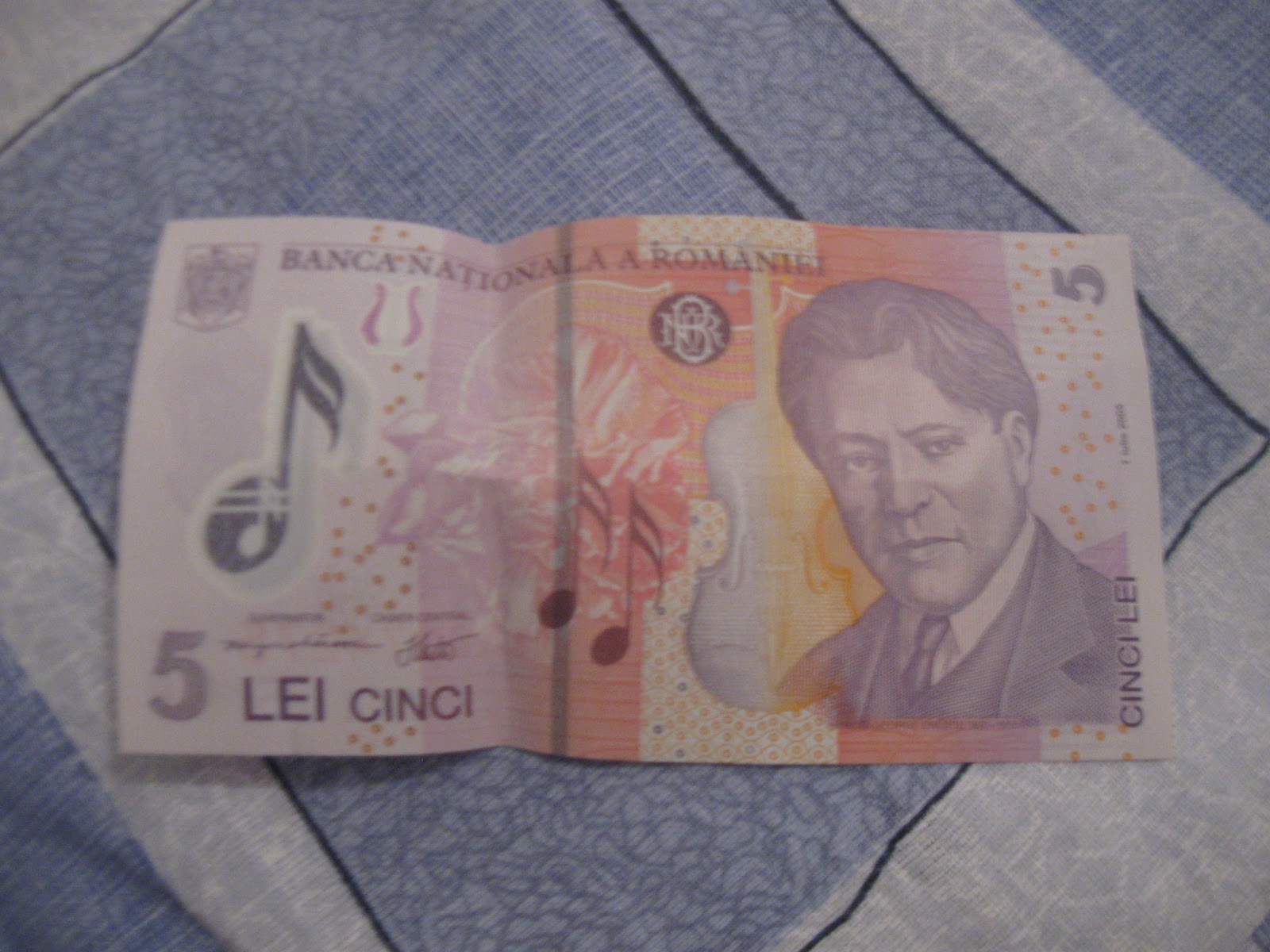 « Moi, toi, unis par la Gastronomie!...: A moeda romena