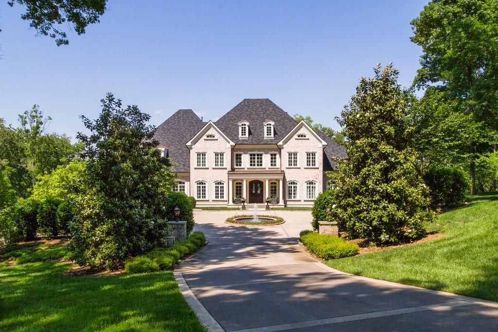 Kelly Clarkson's 20,000 Square Foot Riverfront Mansion In ...