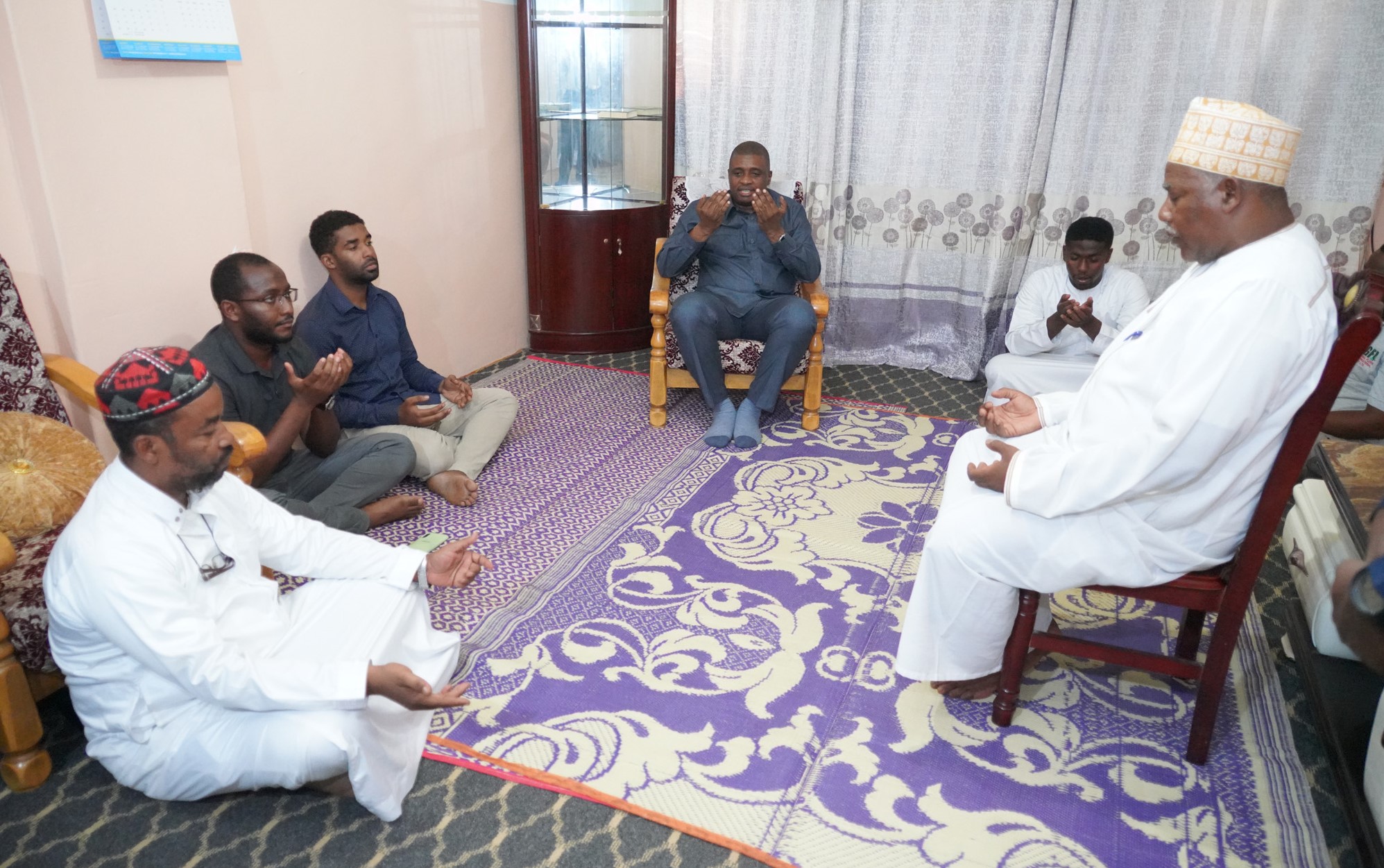 Makamu wa Pili wa Rais wa Zanzibar Mhe.Hemed Suleiman Atoa Mkono wa ...