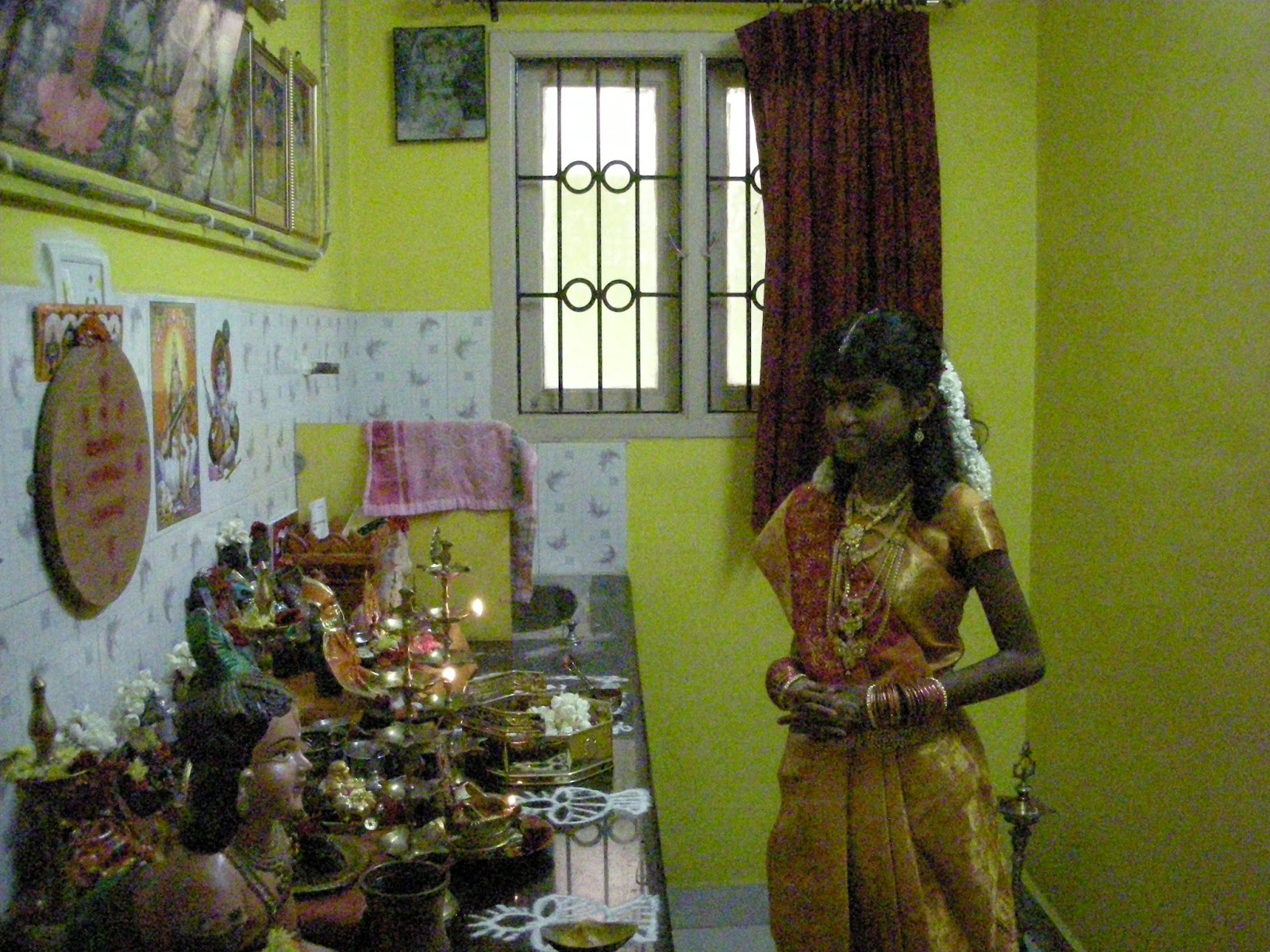 திருபாம்புரம் சோ நடராசசுந்தரம் நினைவு தோரண வாயில்: Thirupampuram Sisters