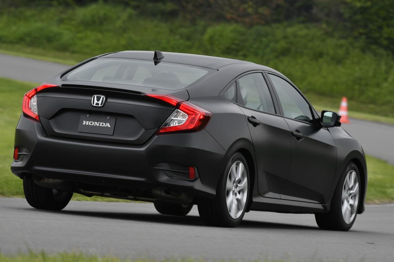 Honda mostra Civic com câmbio dupla embreagem no Japão