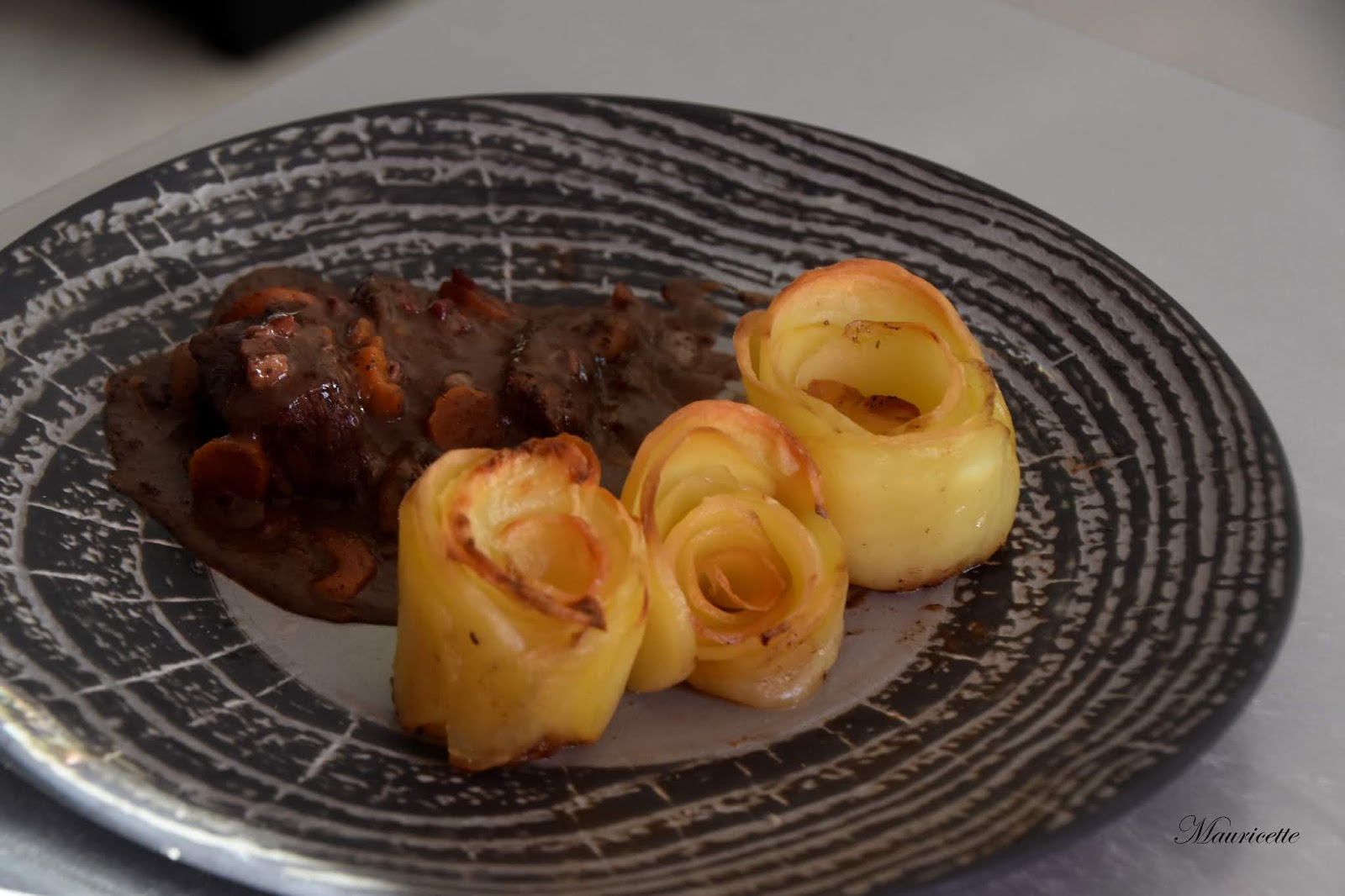 BOEUF BOURGUIGNON & Pommes de terre sous forme de roses