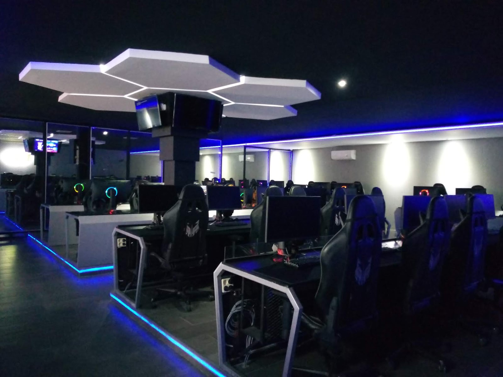 warnet esport MOD Game Center Bertaraf Internasional di Bandung