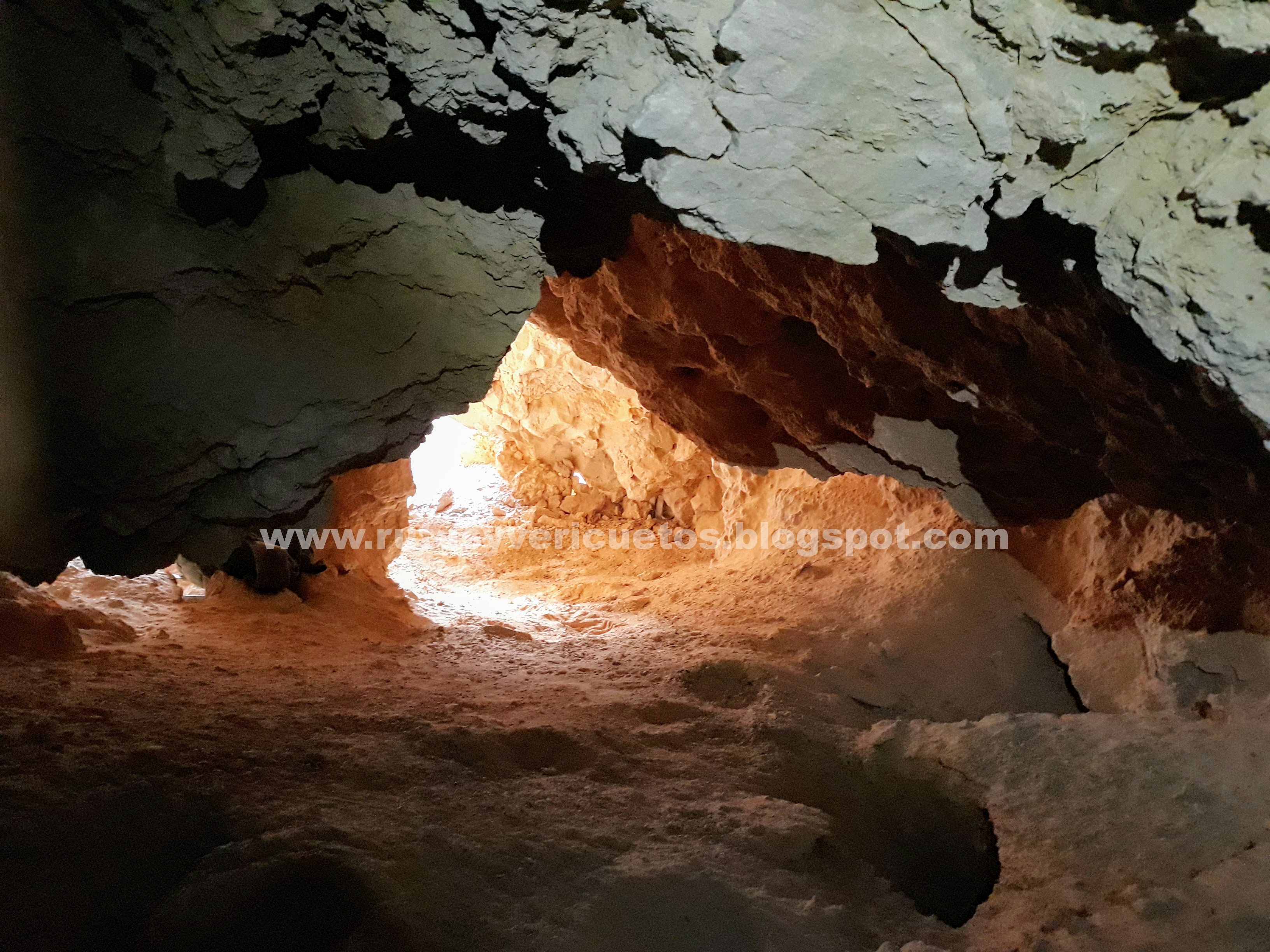 RUTAS Y VERICUETOS: ITINERARIO POR LES PENYES ROGES