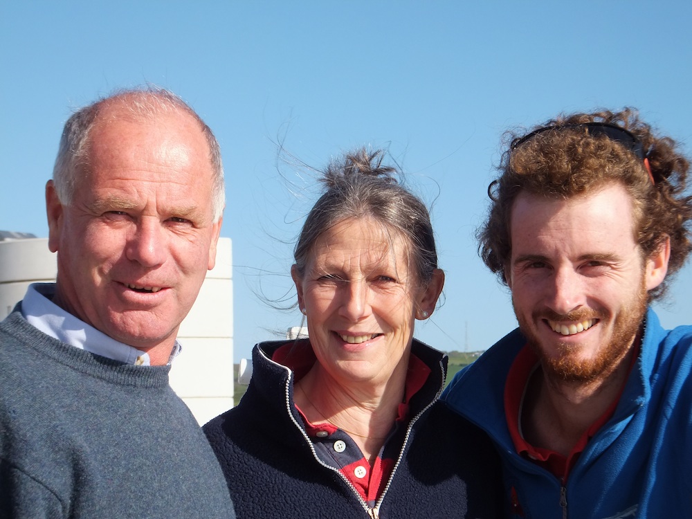 Geoff and Lucy Adventures: Colleton Manor, Gin and SUNSHINE