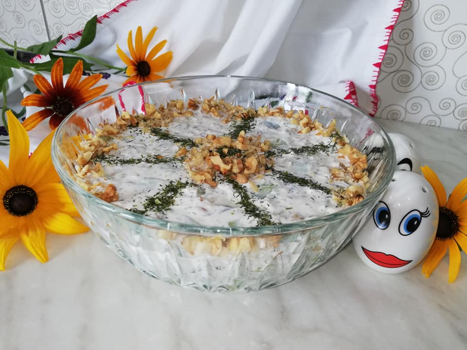 Sunčane staze: Tarator / taratur salata - hladna supa koja se često ...